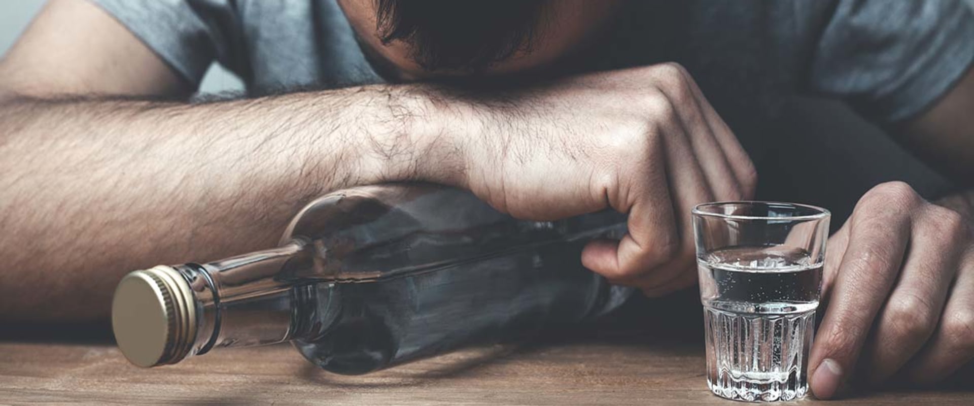 Alcoholism: Signs, Symptoms and Information